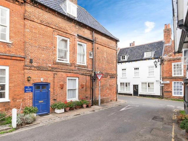 6 bedroom terraced house for sale