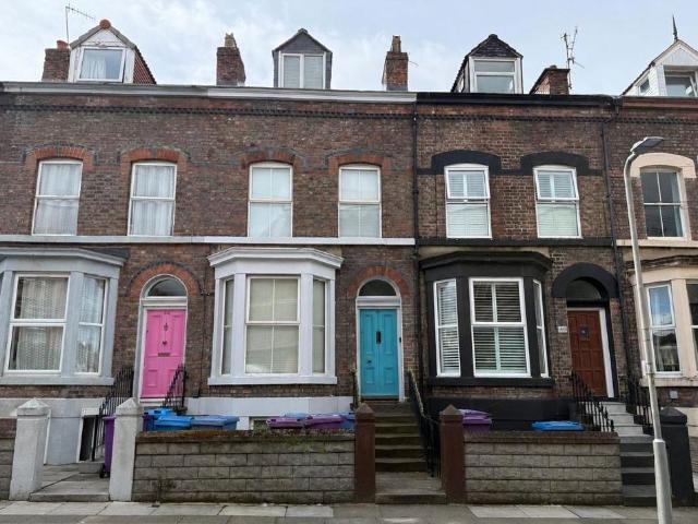 6 bedroom terraced house for sale