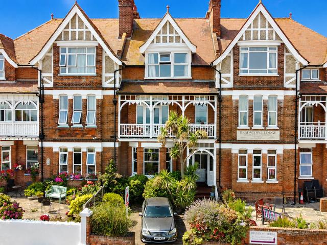 6 bedroom terraced house for sale