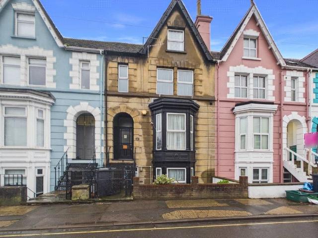 6 bedroom terraced house for sale