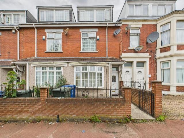 6 bedroom terraced house for sale