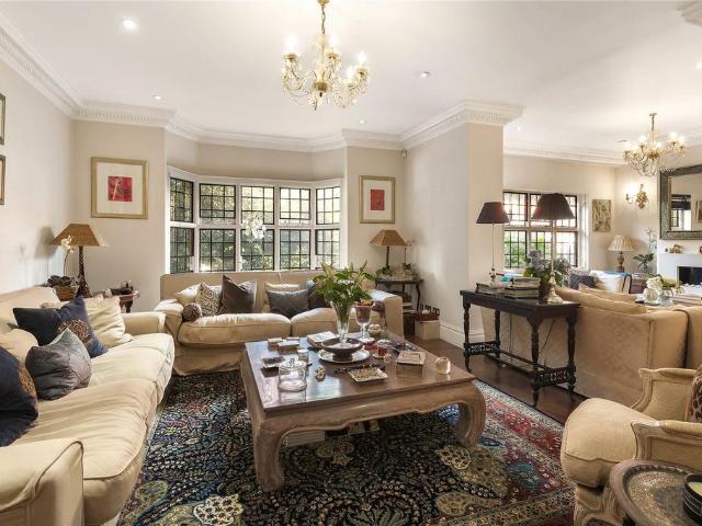 6 bedroom terraced house for sale