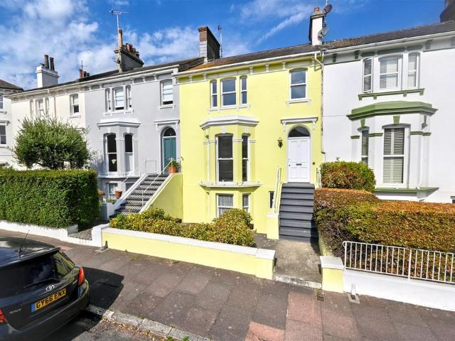 6 bedroom terraced house for sale