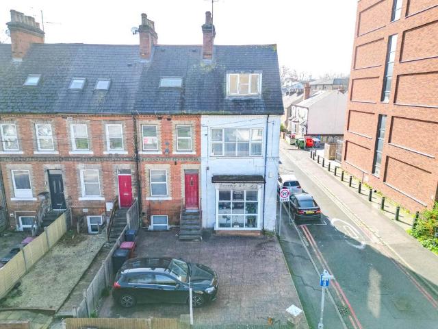 6 bedroom terraced house for sale