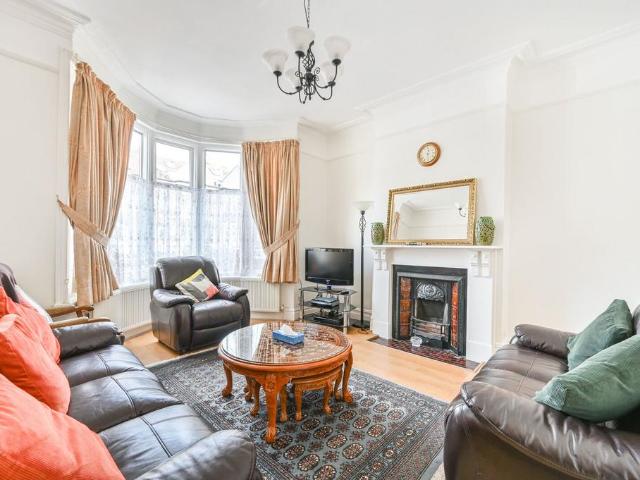 6 bedroom terraced house for sale