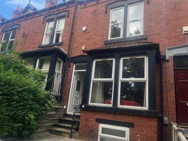 6 bedroom terraced house for sale