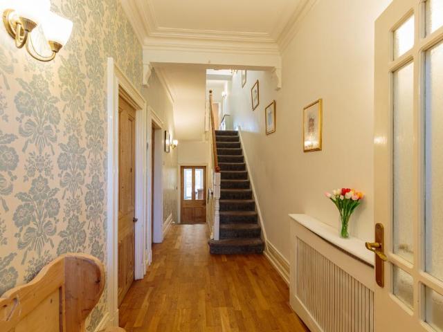6 bedroom terraced house for sale