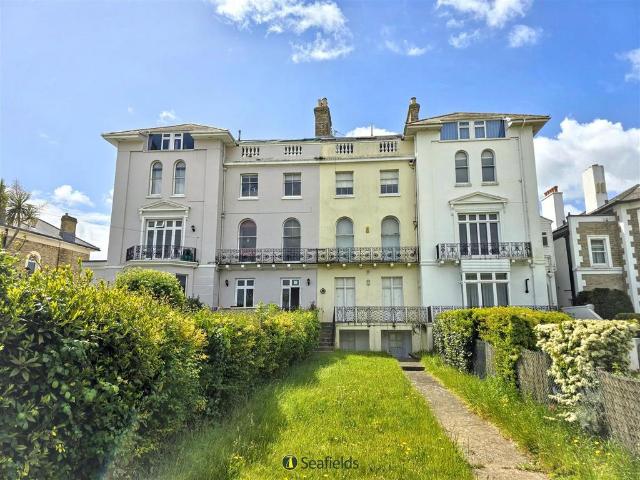 6 bedroom terraced house for sale