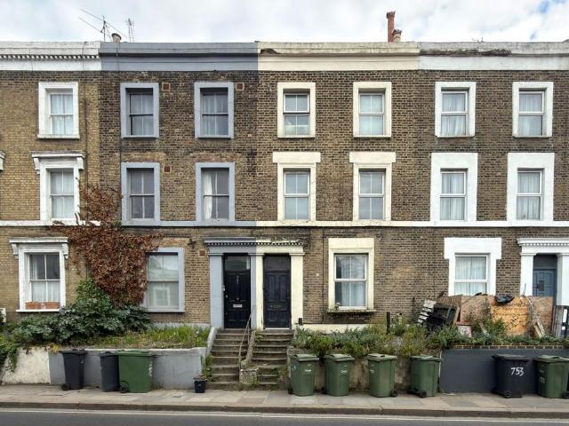 6 bedroom terraced house for sale