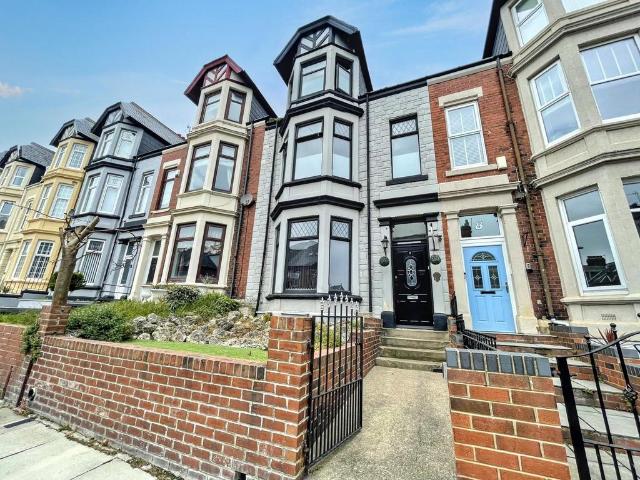 6 bedroom terraced house for sale