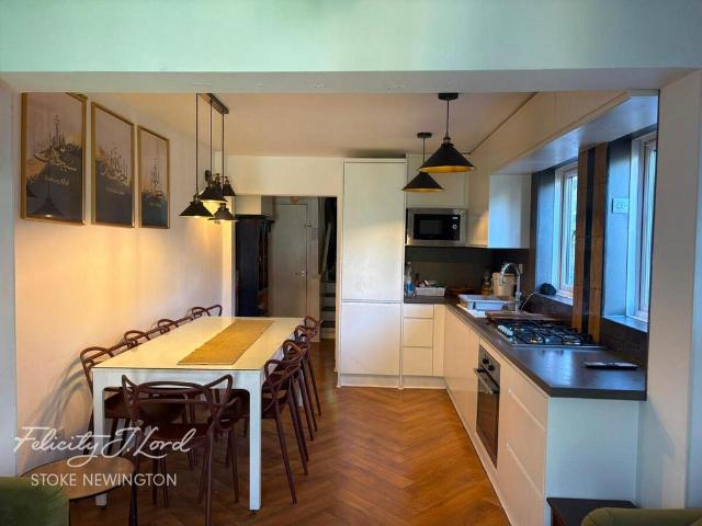 6 bedroom terraced house for sale