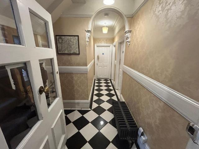 6 bedroom terraced house for sale