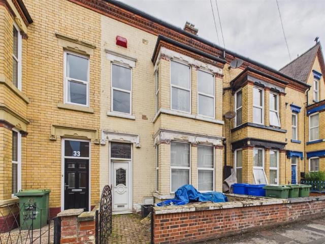 6 bedroom terraced house for sale