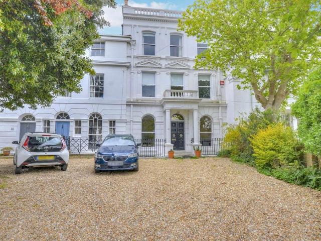 6 bedroom terraced house for sale