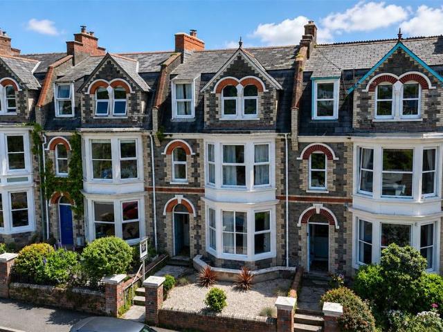 6 bedroom terraced house for sale