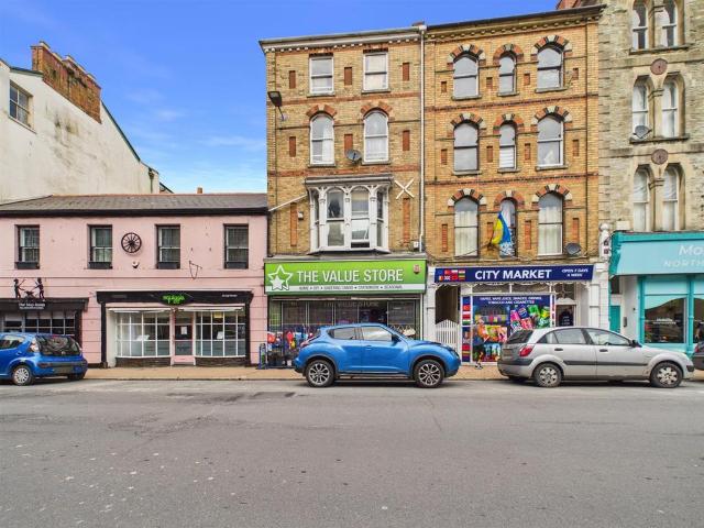 6 bedroom terraced house for sale