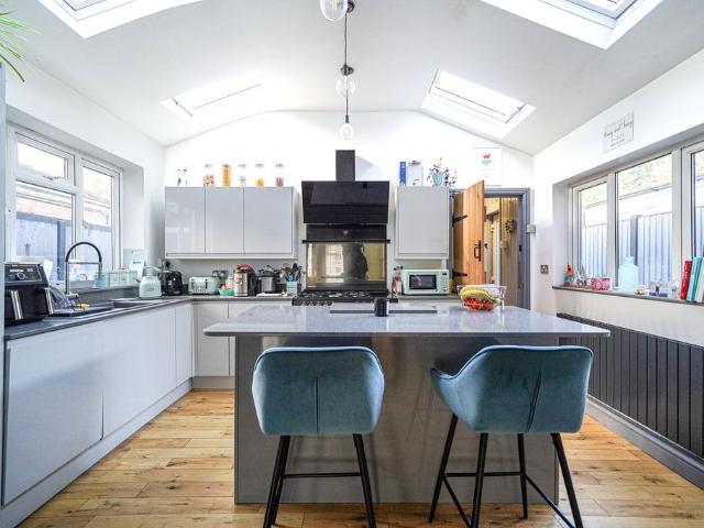 6 bedroom terraced house for sale