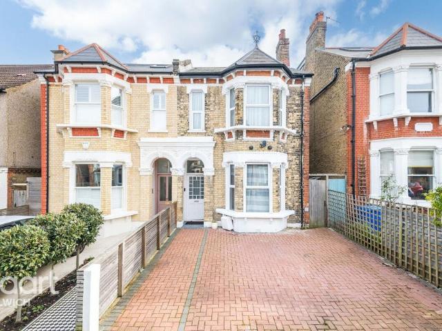 6 bedroom semi detached house for sale