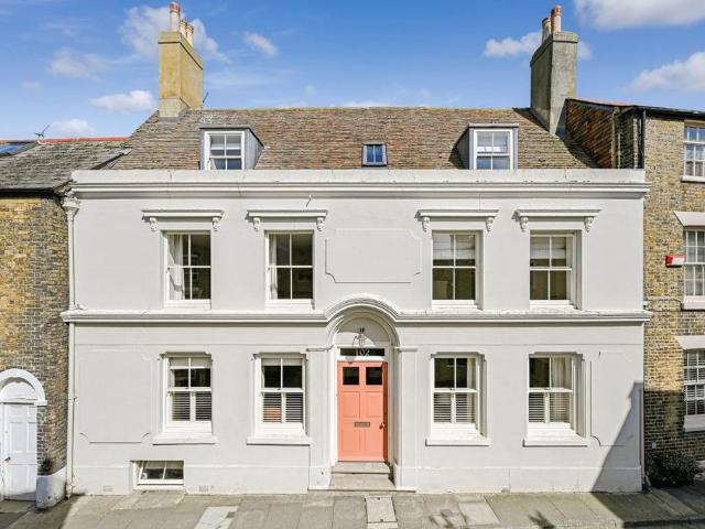 6 bedroom terraced house for sale