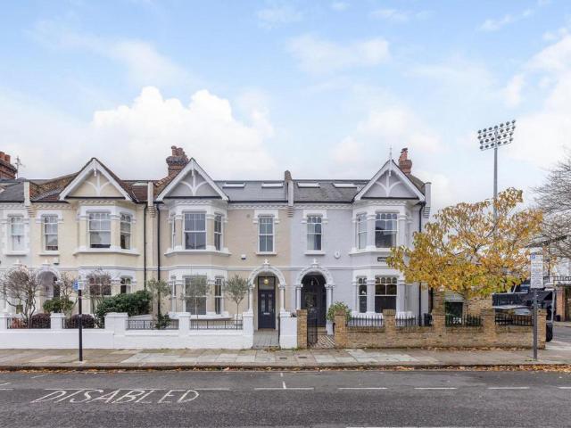 6 bedroom terraced house for sale