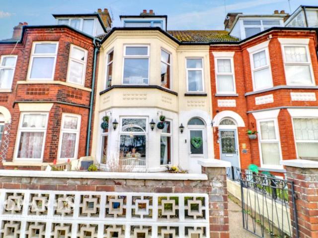 6 bedroom terraced house for sale