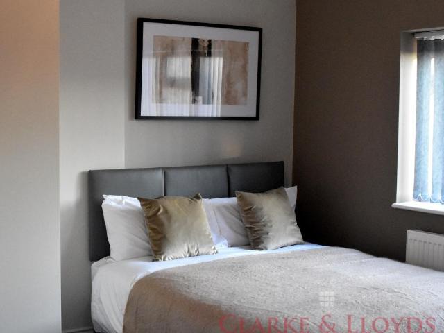 6 bedroom terraced house for sale