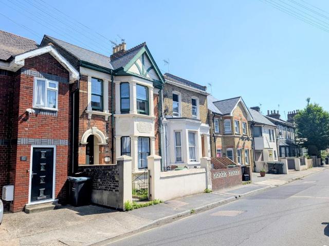 6 bedroom terraced house for sale