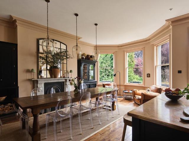 6 bedroom terraced house for sale