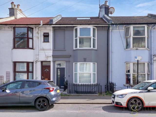 6 bedroom terraced house for sale