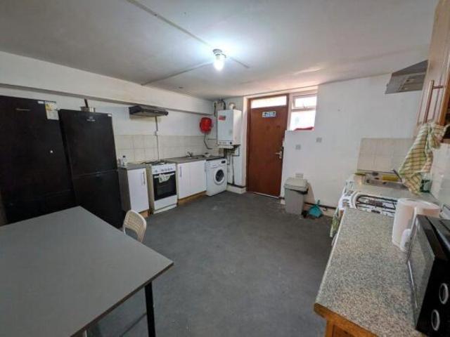 6 bedroom terraced house for sale in 14, Grantham Place Bradford, BD7 1RJ, BD7