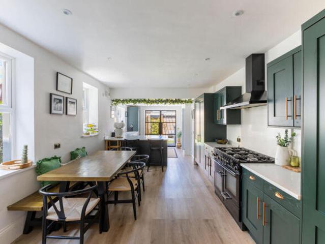 6 bedroom terraced house for sale in Church Road, Gosforth, Newcastle upon Tyne, NE3