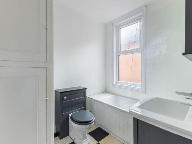 6 bedroom terraced house for sale in Church Road, Gosforth, Newcastle upon Tyne, NE3
