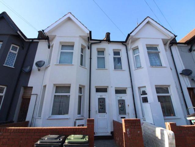 6 bedroom terraced house for sale in Chatsworth Road, Luton, LU4