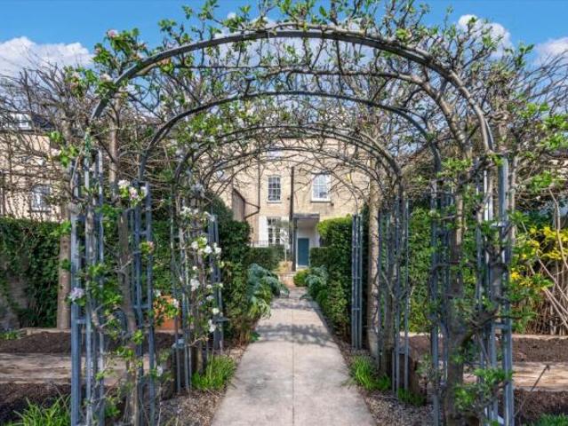 6 bedroom terraced house for sale in Belvoir Terrace, Cambridge, Cambridgeshire, CB2