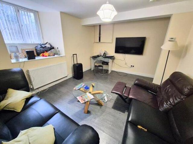 6 bedroom terraced house for sale in Brudenell Grove, Leeds, LS6