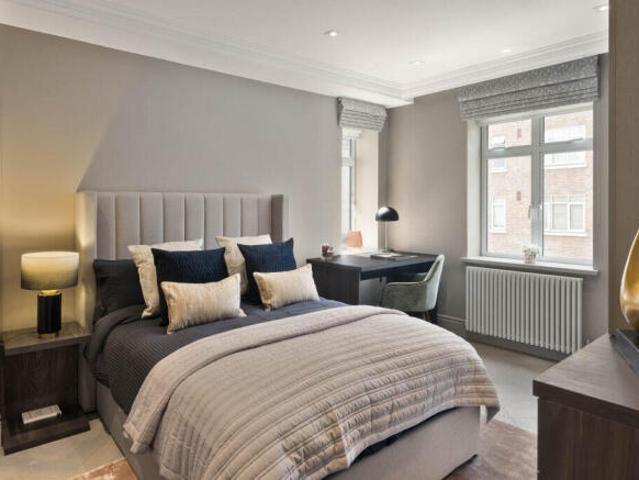 6 bedroom terraced house for sale in Gloucester Square, London, W2
