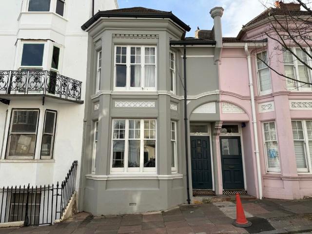 6 bedroom terraced house for sale in Egremont Place, Brighton, BN2