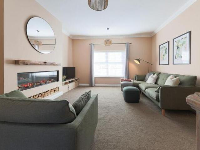 6 bedroom terraced house for sale in Featherstone Grove, Great Park, NE3