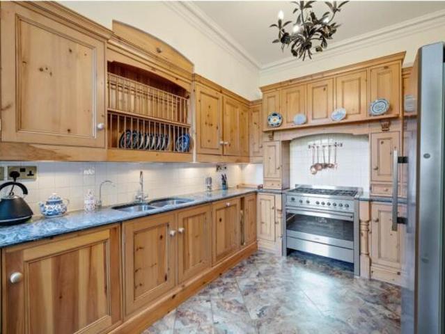 6 bedroom terraced house for sale in Hollingbourne Road, Herne Hill, SE24