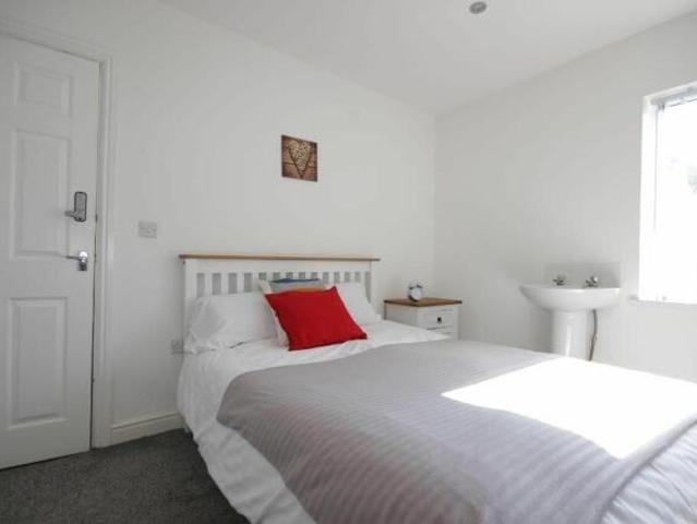 6 bedroom terraced house for sale in Hessle Road, Hull, HU4