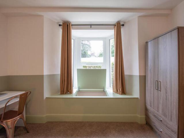 6 bedroom terraced house for sale in High Street, Bristol, BS15