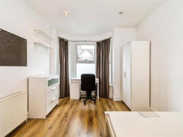 6 bedroom terraced house for sale in Highcliff Avenue, Portswood, Southampton, Hampshire, SO14
