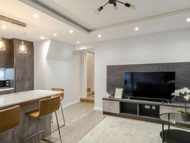 6 Bedroom Terraced House For Sale In Hyde Park Estate