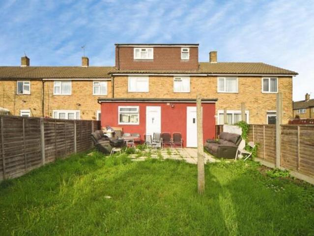6 bedroom terraced house for sale in Luffield Road, London, SE2
