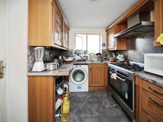 6 bedroom terraced house for sale in Morgan Close, Luton, LU4