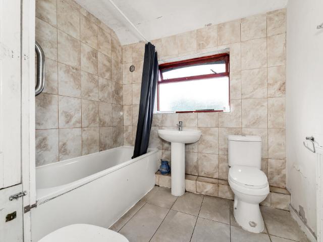 6 bedroom terraced house for sale in St Thomas Square, CB1
