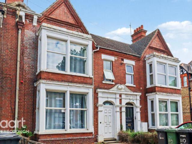 6 bedroom terraced house for sale in Park Road, Peterborough, PE1