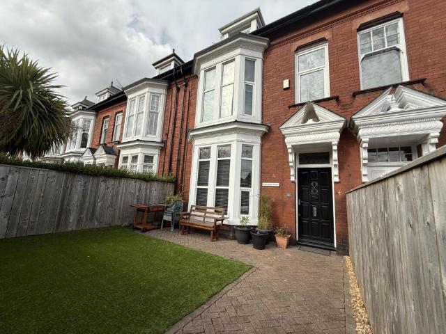 6 bedroom terraced house for sale in Rowlandson Terrace, Ashbrooke, Sunderland SR2