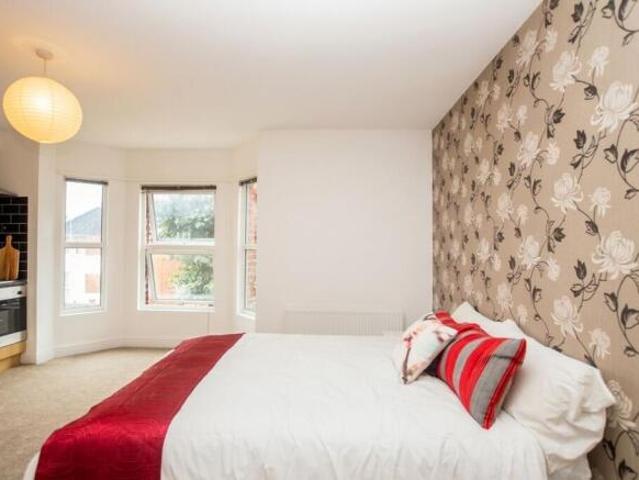 6 bedroom terraced house for sale in Wantage Road, Reading, RG30