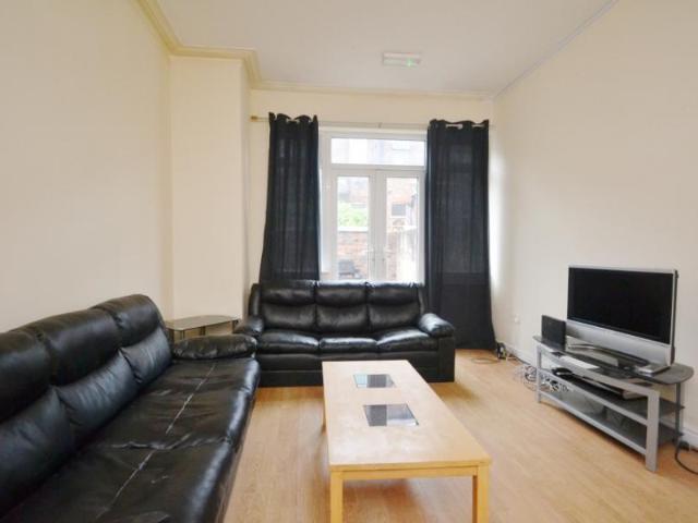 6 bedroom Terraced House To Let